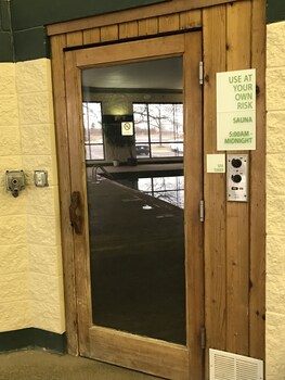 Holiday Inn Hotel & Suites Bolingbrook - Guest Reservations