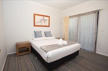 Springwood Motor Inn - Guest Reservations